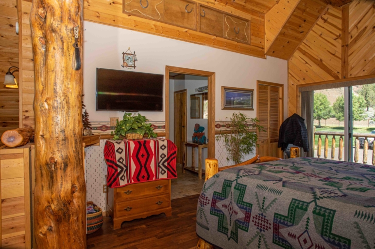 John Day River Retreat | Riverfront Log Cabin | Fay Ranches