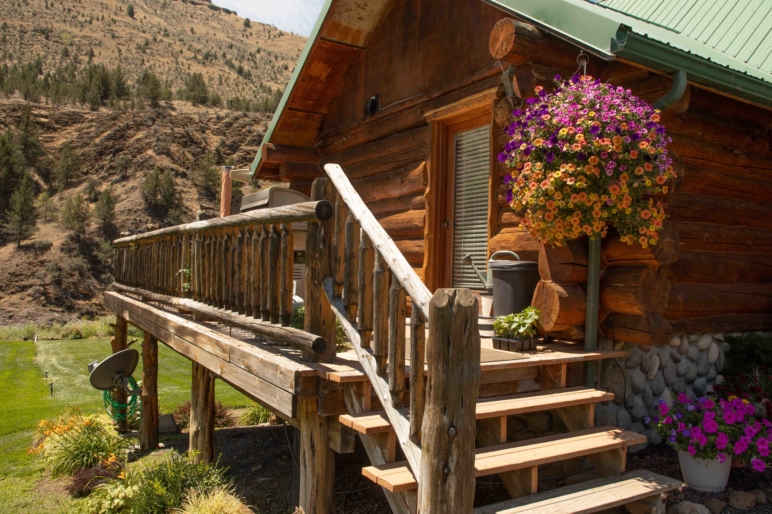 John Day River Retreat | Riverfront Log Cabin | Fay Ranches