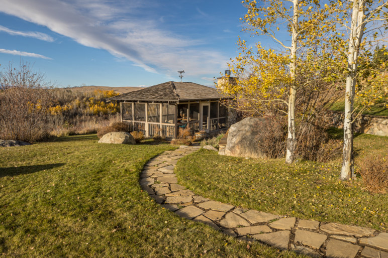 Sacred Raven Ranch | Fishtail Montana | Fay Ranches