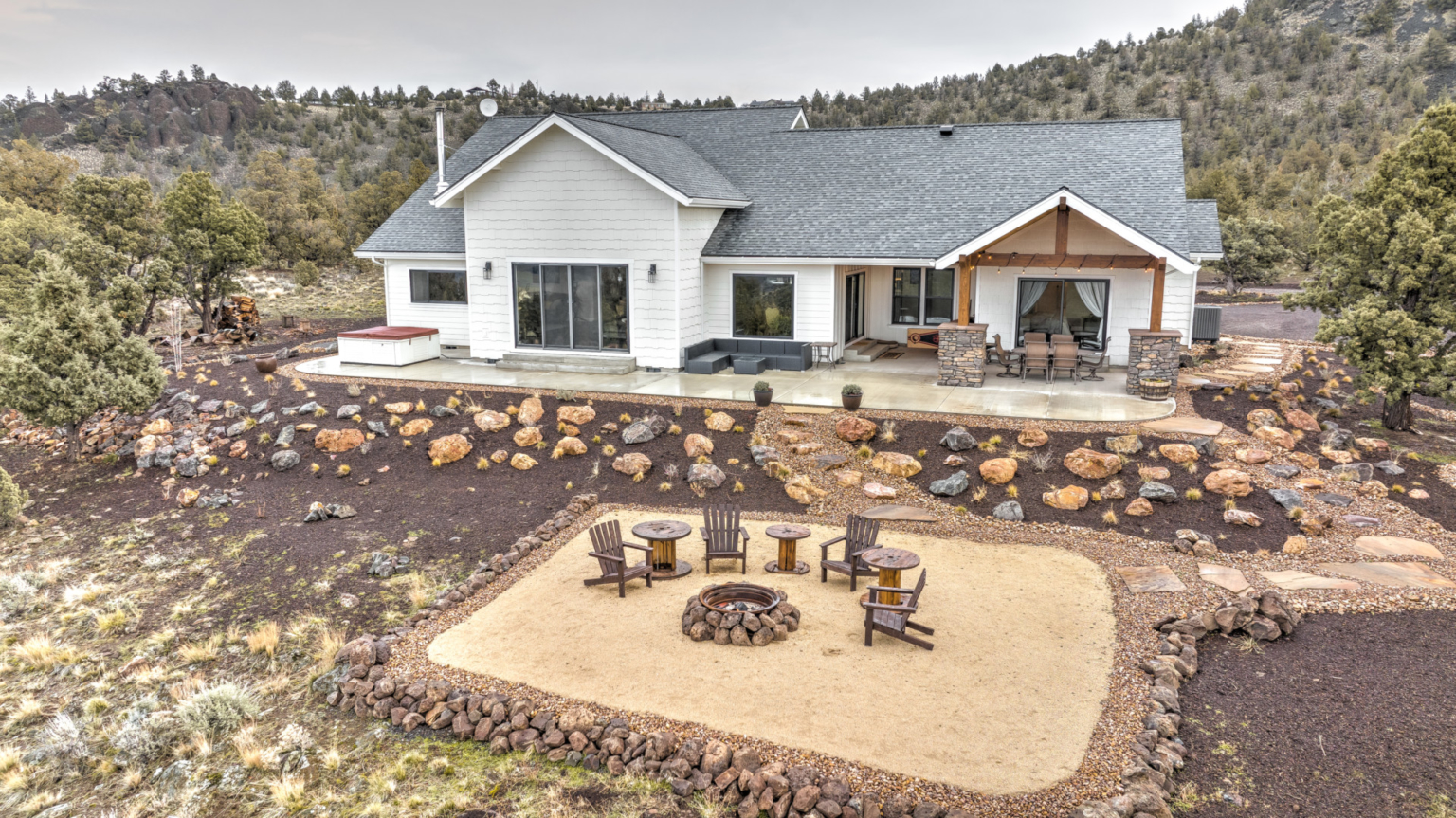 Cascade View Farmhouse | Prineville Oregon | Fay Ranches