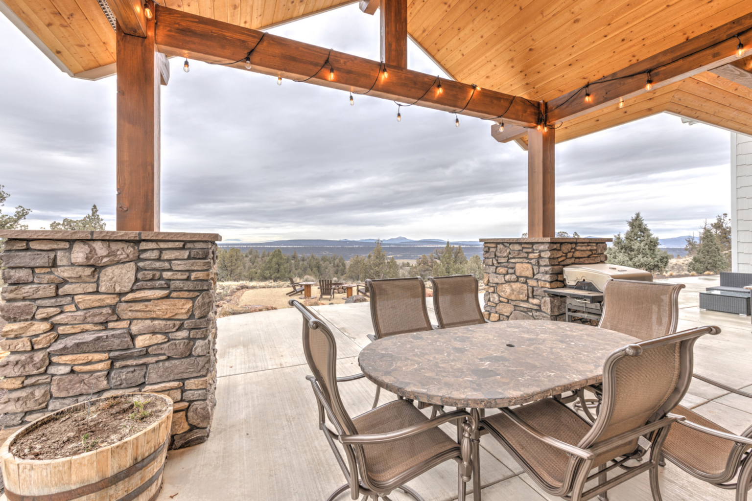 Cascade View Farmhouse | Prineville Oregon | Fay Ranches